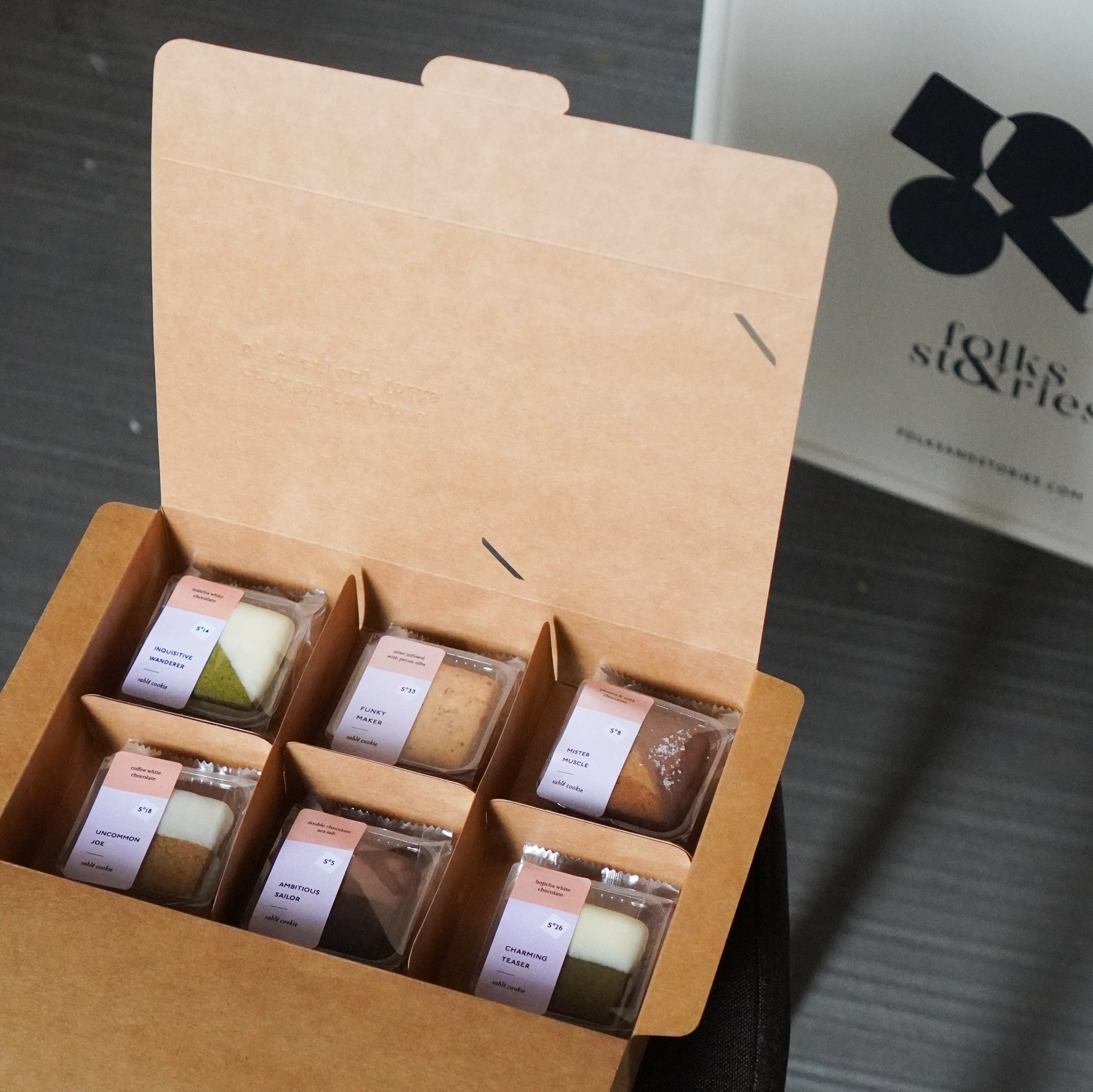 signature sablé box of 18 – Folks and Stories
